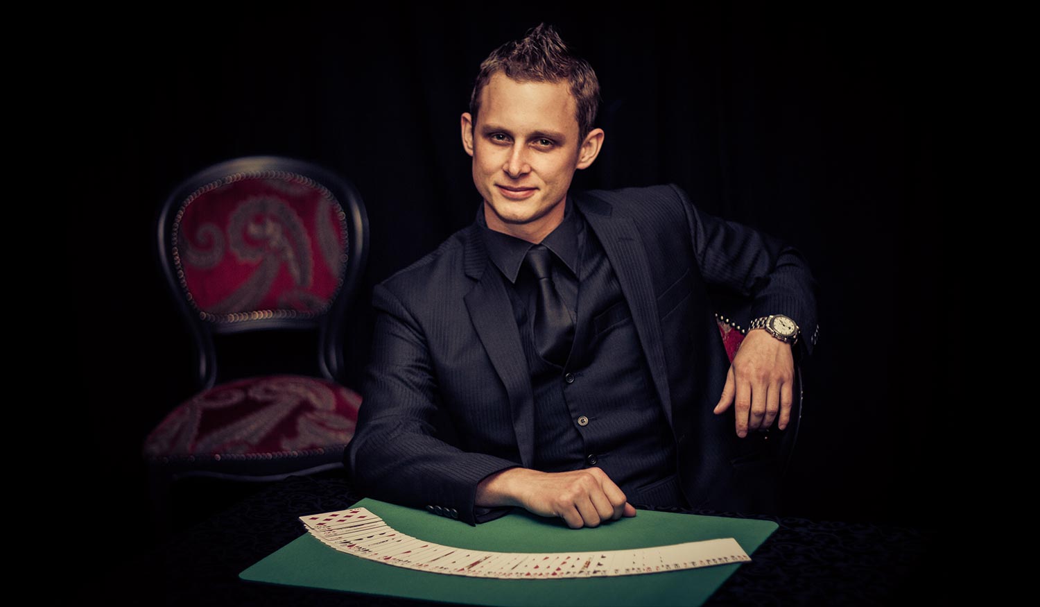 STUART LIGHTBODY: THE MAN WITH THE GOLDEN HANDS | World Magic Review